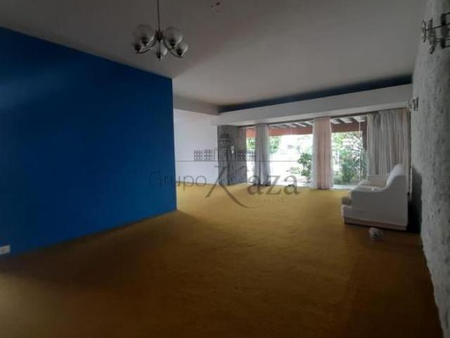 Casa Centro Jacareí 3 Dormitórios 200m²