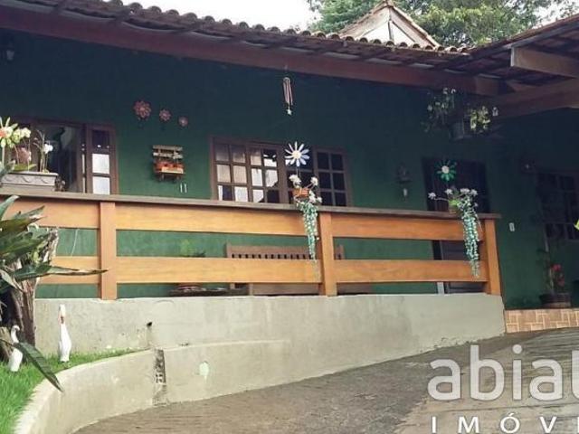 Casa chácara à venda em condomínio na Estrada da Roselândia Cotia