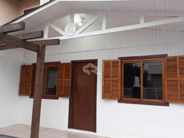 Casa chalé de 3 dormitórios no Bairro Castelo Branco