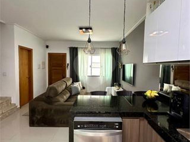 Casa Charmosa na Água Fria – 2 Suítes e Localização Privilegiada!