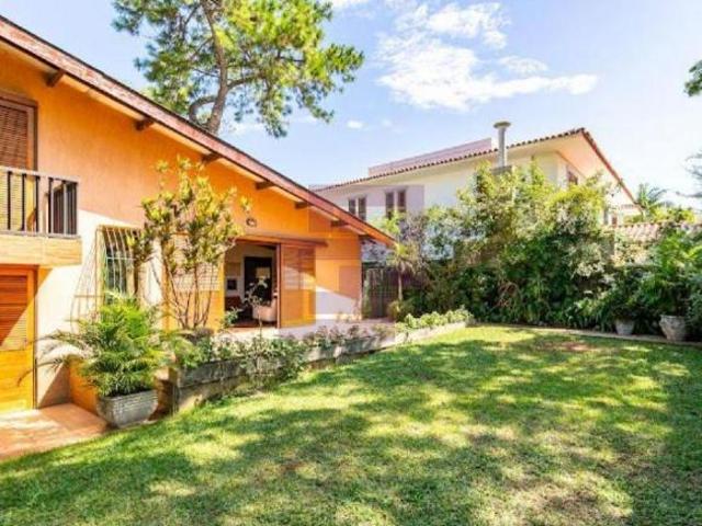 Casa Charmosa a venda em rua fechada com vista para o Joquei
