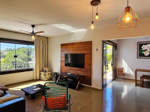Casa Charmosa com Vista no Condomínio Alpes