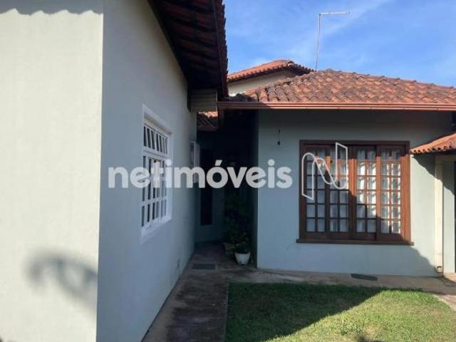 Casa charmosa com projeto arquitetônico exclusivo, 4 quartos e espaço gourmet
