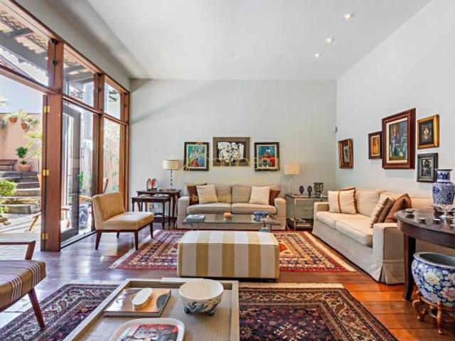 Casa Charmosa e Sofisticada 3 Suítes, 4 Vagas a 1,3 km do Metrô Butantã