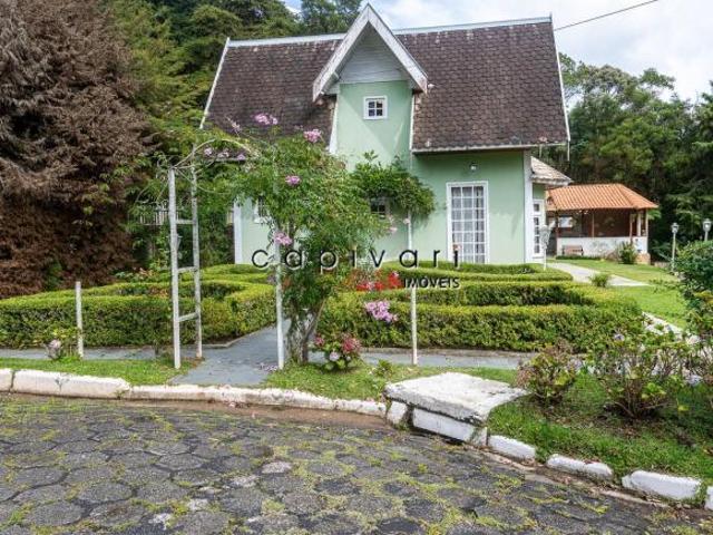 Casa charmosa em Condomínio 4 dormitórios sendo 1 suíte