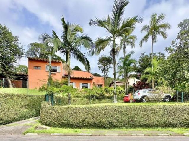 Casa charmosa, integrada, com muita privacidade e localização privilegiada