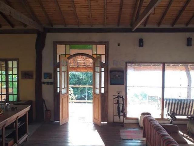 CASA CHARMOSA RÚSTICA À VENDA COM VISTA PANORAMICA PARA O MAR NO SUL DA ILHABELA SP