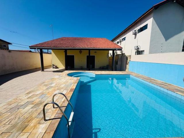 Casa Cibratel 2 em Itanhaém com 03 dormitórios e piscina