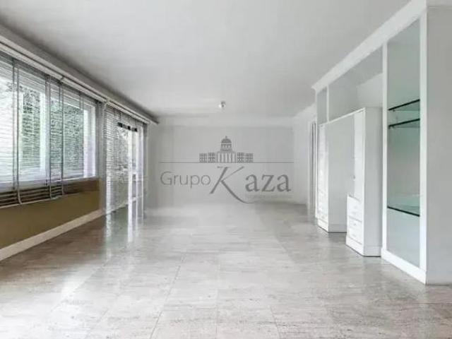 Casa Cidade Jardim 4 Dormitórios 485m²