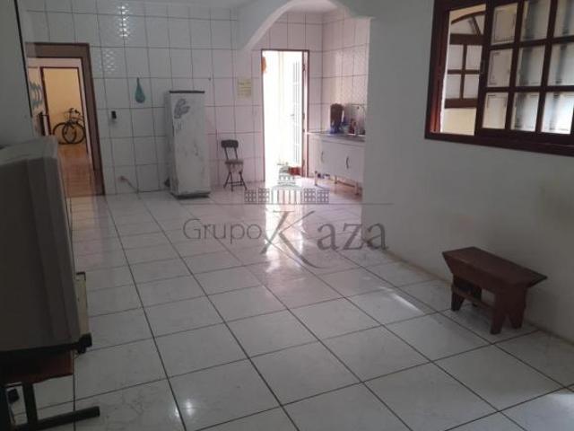 Casa Cidade Salvador Jacareí 3 Dormitórios 235m²