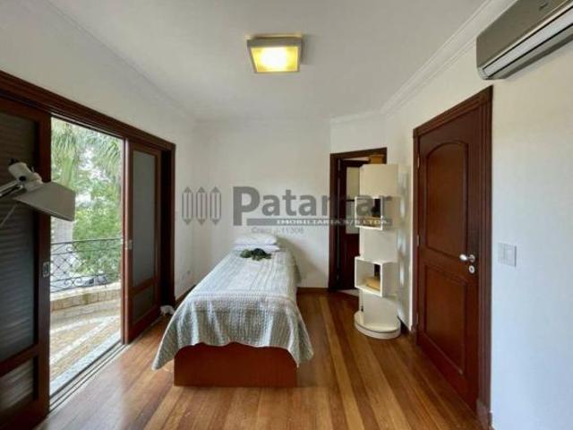 Casa cinco quartos cinco suites No Condomínio São Paulo II Cotia SP