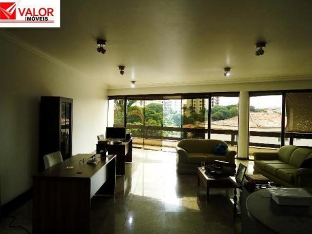 CASA CINEMATOGRAFICA CITY CAXINGUI ACABAMENTO REFINADO EM PISO EM MARMORE, PISO FRANCES IMPORTADO