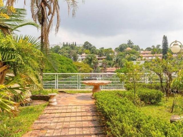 Casa cinematográfica com lindo visual + piscina + quadra tenis + hidro e mt mais