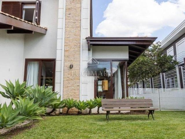 Casa clássica à venda no Alphaville Graciosa com 4