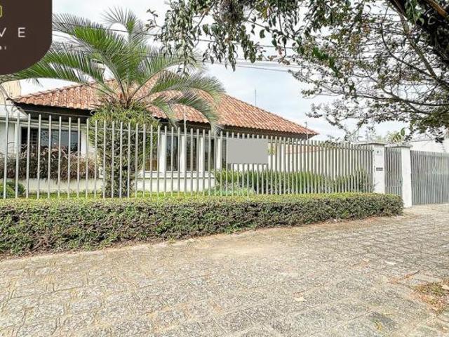 Casa clássica com 03 quartos, sendo 2 suítes e edícula no Jardim Botânico!