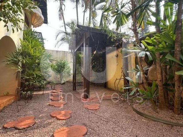 Casa Clássica com Arquitetura Única a metros da Lagoa do Taquaral