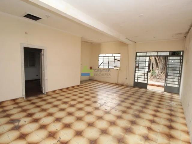 Casa coemrcial com 7 salas