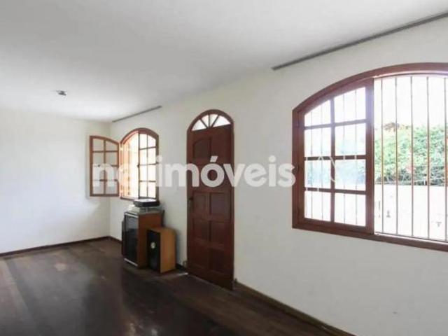 Casa colonial no Alípio de Melo com 290 m²  de área construída