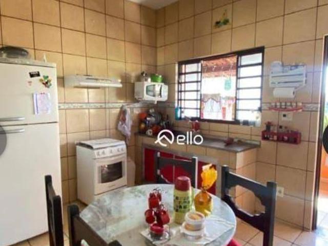 Casa Colonial no Andiara: Ampla com Pomar e Fogão a Lenha