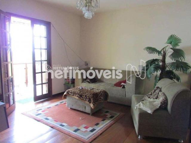 Casa Colonial à Venda no Santa Lúcia – 5 Quartos, Piscina e Área de Lazer Completa