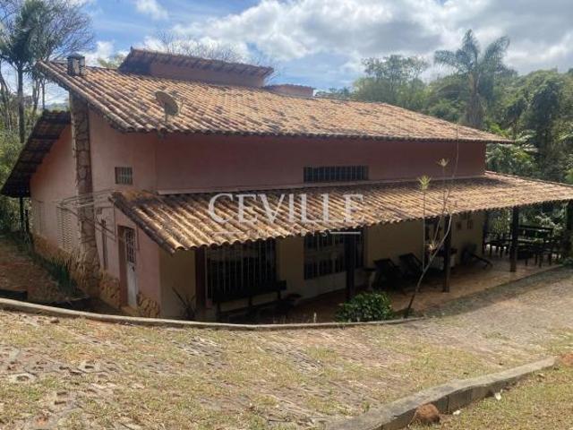 Casa Colonial com 2.000 m² e Riacho no Fundo