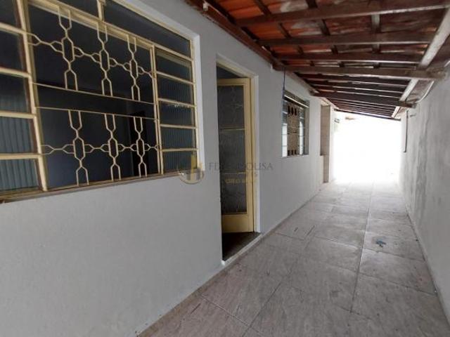 CASA COLONIAL COM QUINTAL 2 QUARTOS INDIVIDUAL