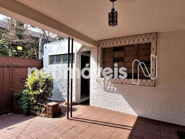 Casa Colonial Espaçosa com Excelente Localização!
