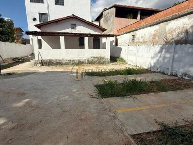 CASA COLONIAL 2 QUARTOS NO CENTRO DO BAIRRO NITEROI