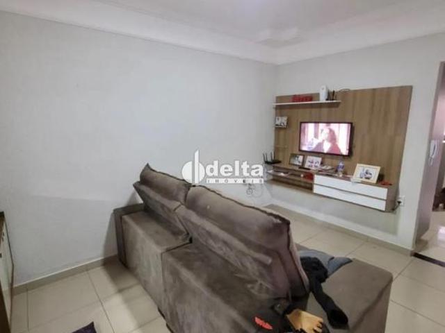 Casa com3 quartos sendo 1 suíte disponível para venda no bairro Jardim Europa em Uberlândia MG