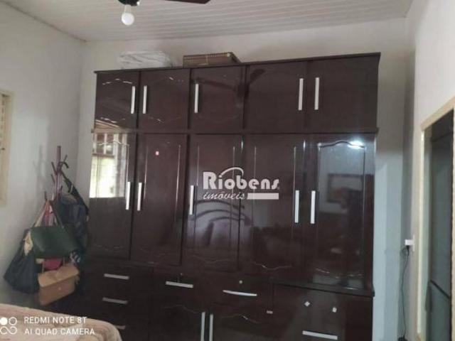 casa com4 dormitórios, bem localizada no bairro