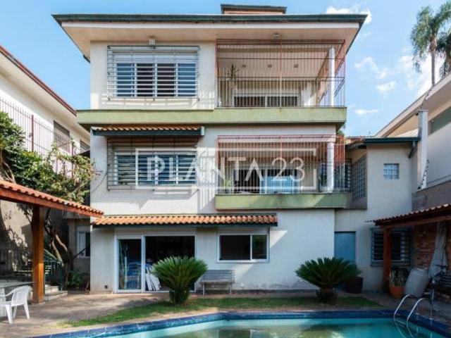 Casa com 400 m², 4 quartos sendo 3 suítes à venda no bairro Perdizes