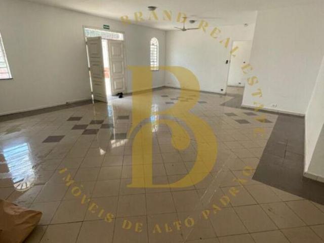 Casa com 400 m², 4 quartos sendo 2 suítes à venda no bairro Boaçava