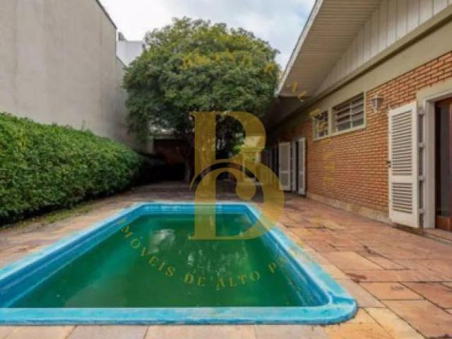 Casa com 400 m², 4 quartos sendo 2 suítes à venda no bairro Vila Madalena