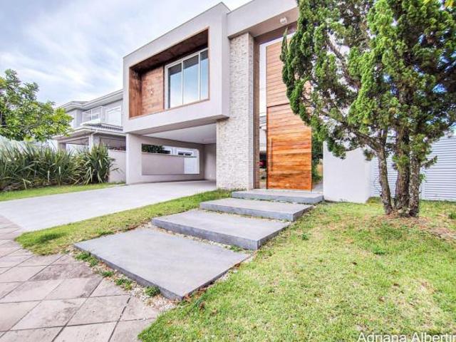 Casa com 400m² e 4 suítes