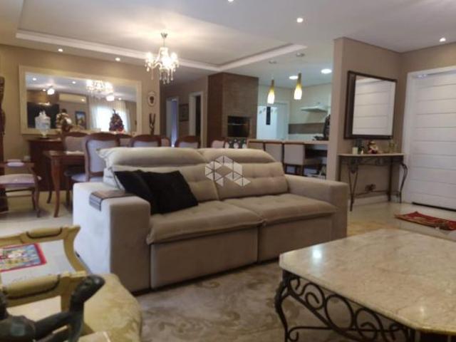 Casa com 400m² 4 suites e 6 banheiros e playground / Zona Sul de Poa