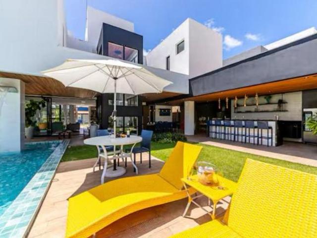 Casa com 410 metros², 4 quartos, piscina e churrasqueira em Riviera Bertioga SP