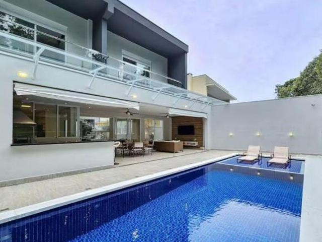 Casa com 410 mts², 4 quartos, piscina e churrasqueira em Brasília DF