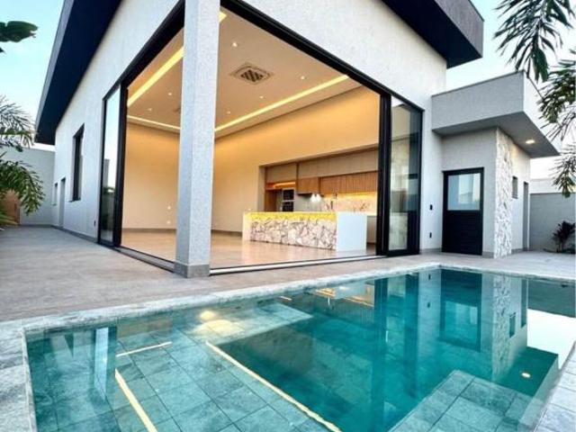 Casa com 410 mts², 4 quartos, piscina e churrasqueira em Londrina PR
