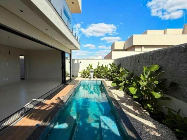 Casa com 410metros², 4 quartos, piscina e churrasqueira em Foz do Iguaçu PR