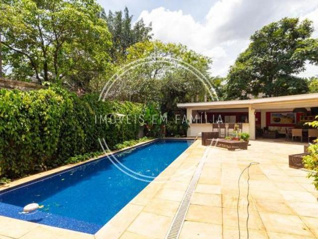 Casa com 413 m², 5 quartos sendo 3 suítes à venda no Alto de Pinheiros