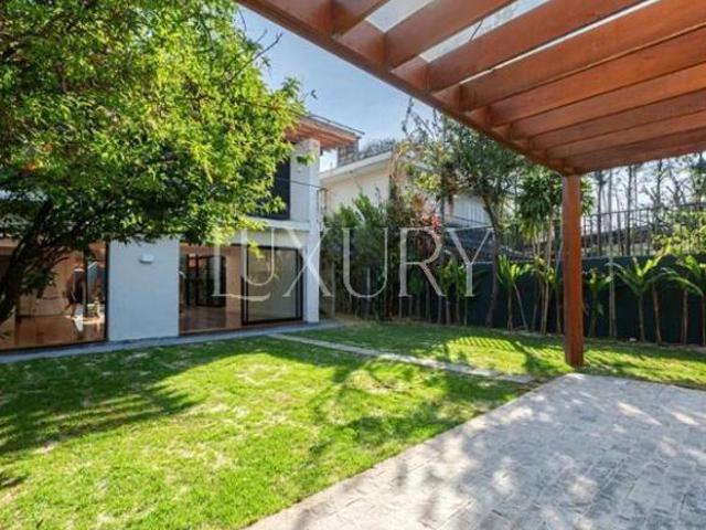 Casa com 420 m², 4 quartos sendo 4 suítes à venda no bairro Alto de Pinheiros