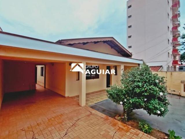 Casa com 420 m², 2 vagas, quintal com frutas e financiamento ok na Bela Vista Va