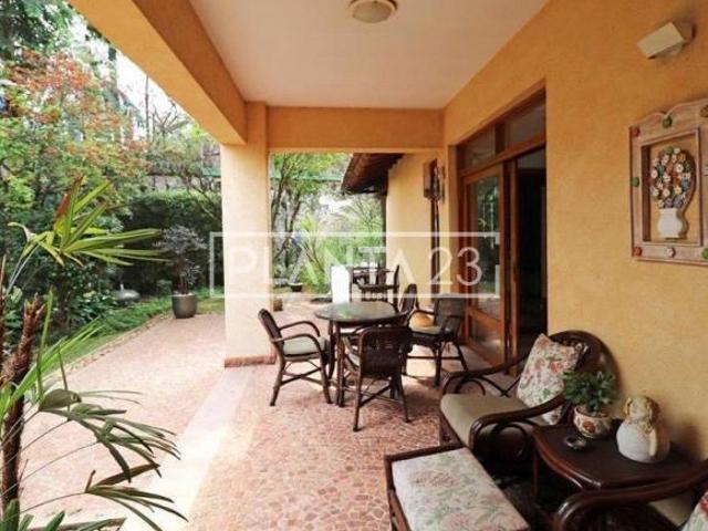 Casa com 425 m², 5 quartos sendo 4 suítes à venda no bairro Boaçava