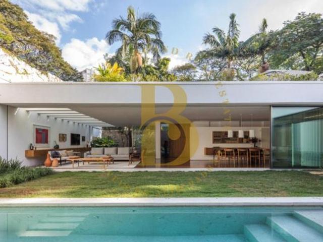 Casa com 450.0 m², à venda no bairro Jardim Luzitania