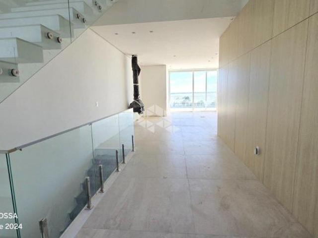 Casa com 450m² com vista para o Guaíba