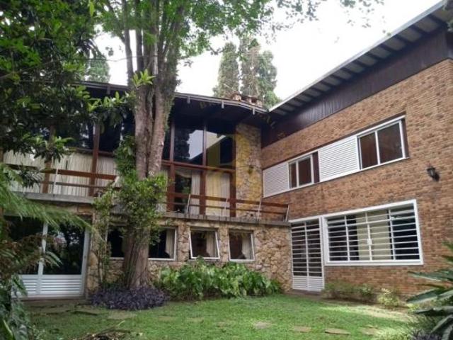Casa com 454 m², 3 quartos sendo 1 suíte à venda no bairro Chácara Monte Alegre