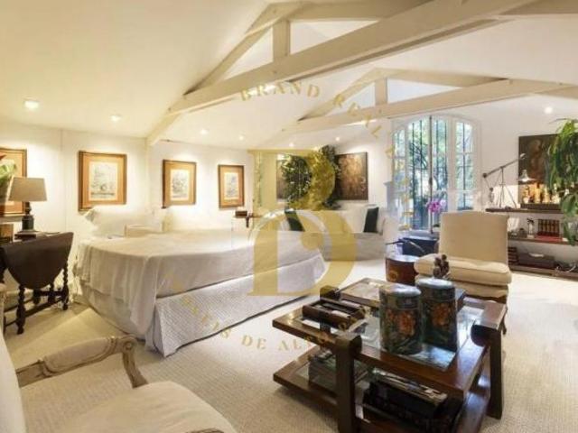 Casa com 460 m², 4 quartos sendo 3 suítes à venda no bairro Jardim Guedala