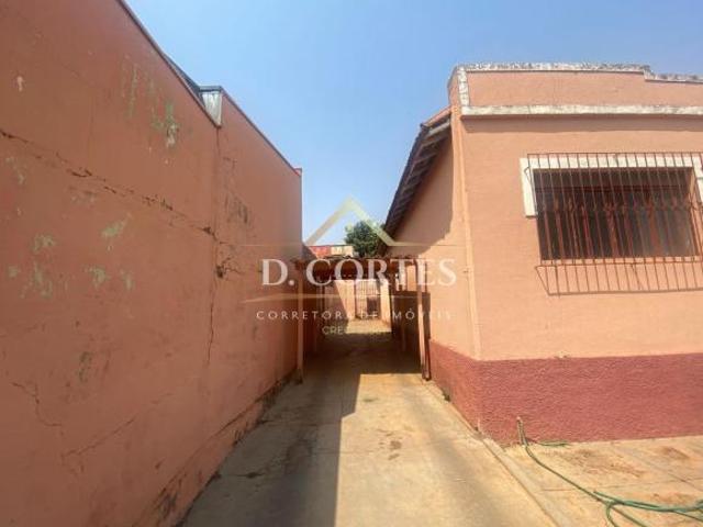 Casa com 460m2 de Terreno à Venda a 800 metros da Nossa Senhora da Abadia em Uberaba MG