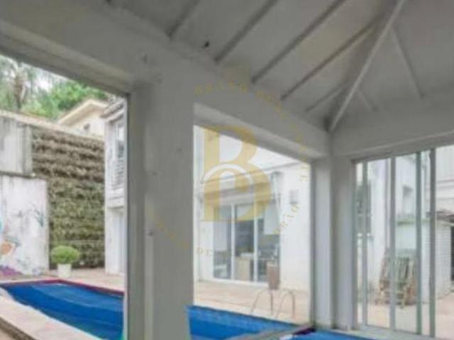 Casa com 470 m², 4 quartos sendo 4 suítes à venda no bairro Consolação