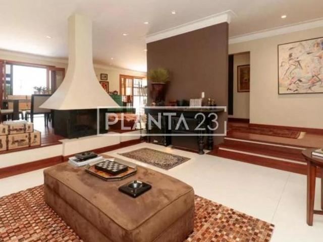 Casa com 476 m², 5 quartos sendo 1 suíte à venda no bairro Vila Ida